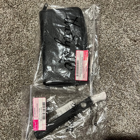 thirty-one | Bags | Thirtyone All About The Benjamins Wallet Wristlet ...